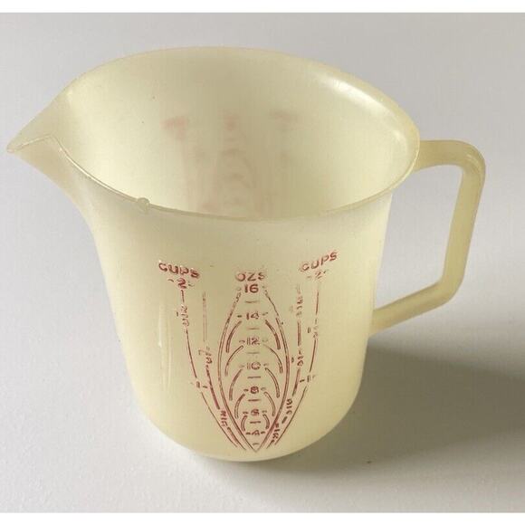 Tupperware | Kitchen | Vintage Tupperware 2 Cup Plastic Liquid ...
